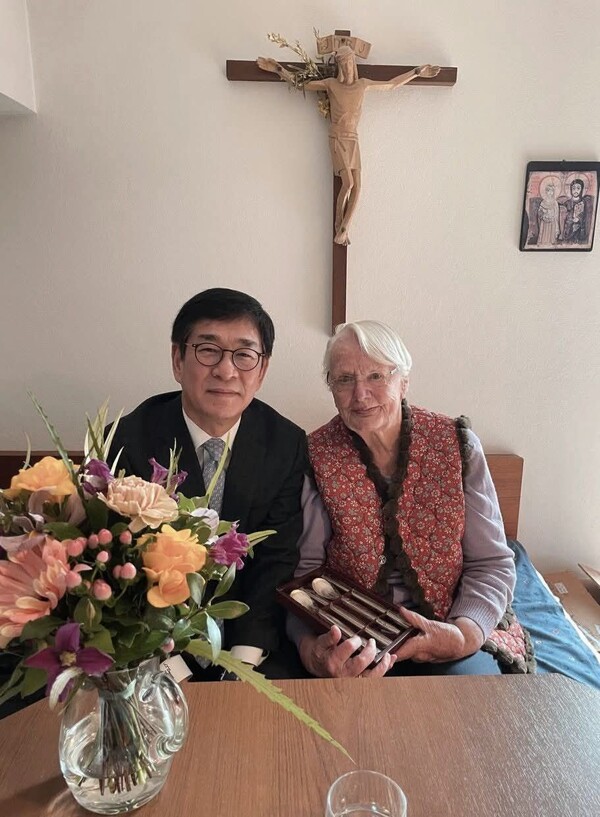 알프스 산자락에 사는 ‘소록도의 천사’ 찾아간, 함상욱 주오스트리아 대사